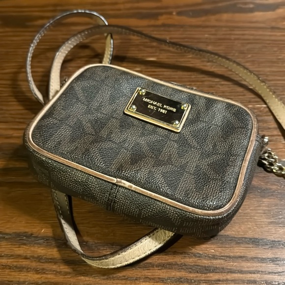 Michael Kors | Bags | Michael Kore Crossbody | Poshmark